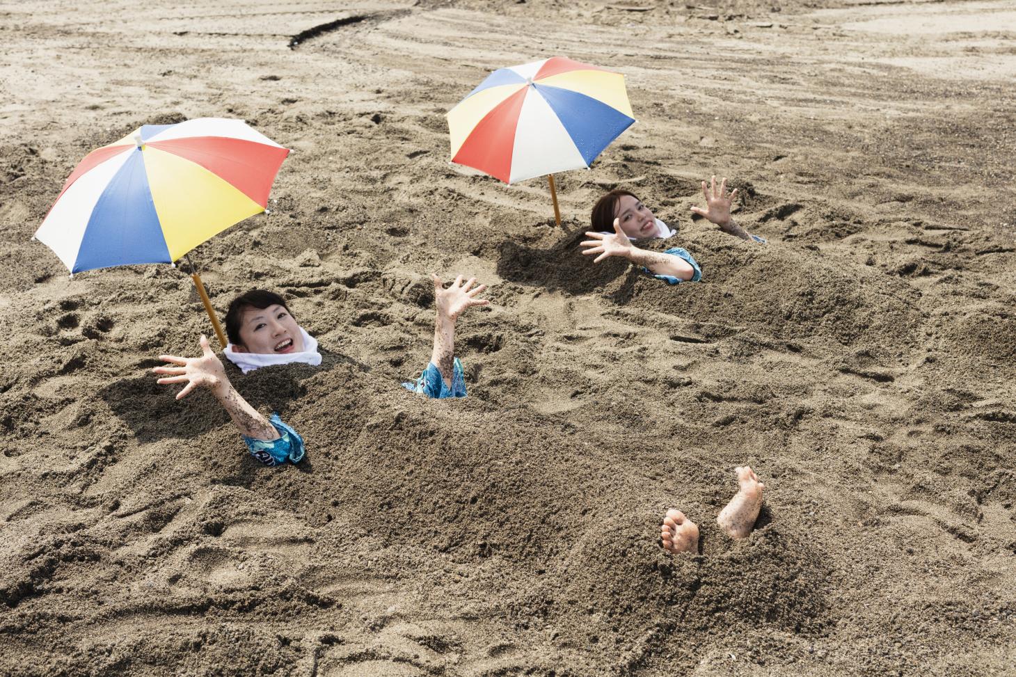 Steam Sand Baths | Travel Tips | DISCOVER KAGOSHIMA｜Official Travel Guide